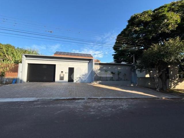 Sobrado localizado na Vila Industrial com 02 suites 02 quartos piscina