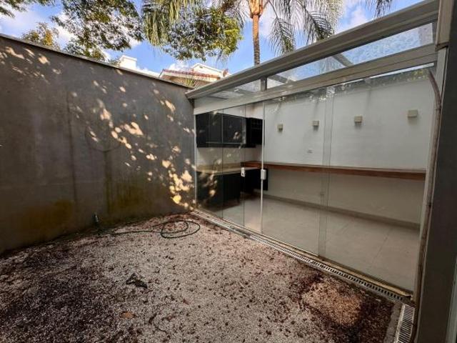 Sobrado p venda possui 212 metros quadrados com 3 quartos em Vila São Silvestre