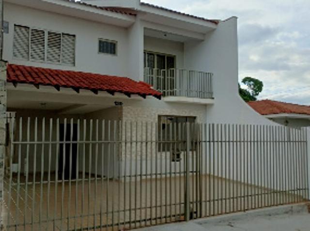 Sobrado para alugar com 1 Suíte + 2 Quartos em Vila Morangueira, Maringá PR