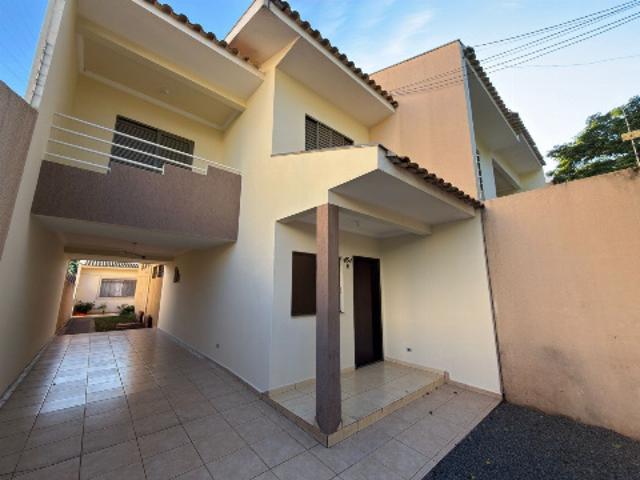 Sobrado para alugar com 1 Suíte + 2 Quartos em Zona 07, Maringá PR