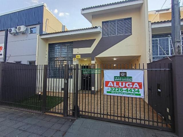 Sobrado para alugar com 1 Suíte + 2 Quartos em Zona 07, Maringá PR