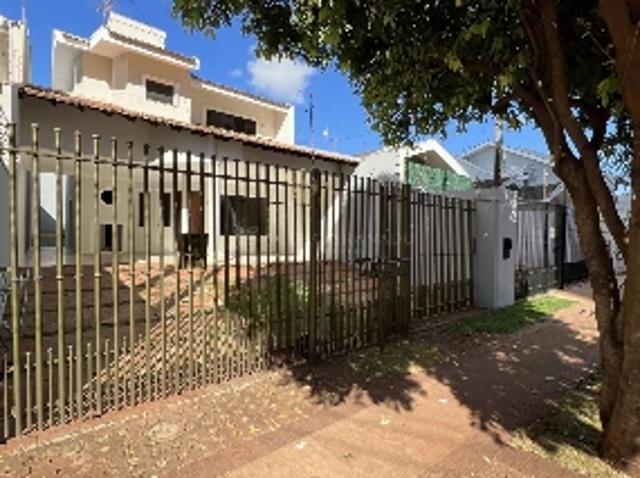 Sobrado para alugar com 1 Suíte + 2 Quartos em Zona 08, Maringá PR