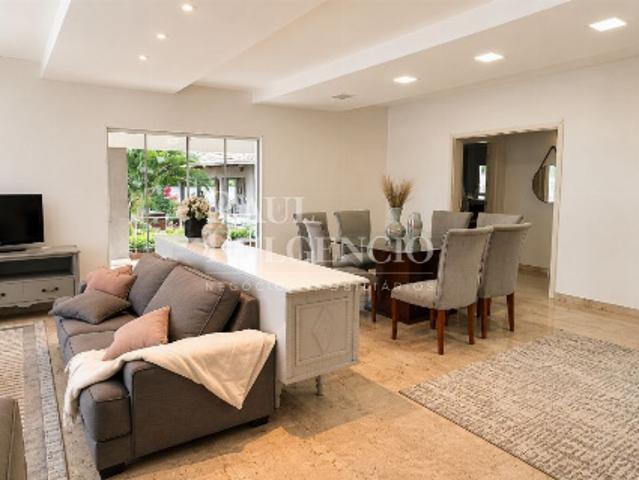 Sobrado para alugar com 3 Suítes + 1 Quarto em Parque Residencial Alcântara, Londrina PR