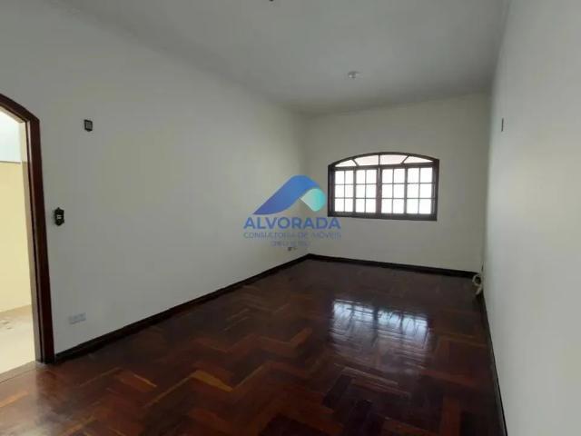 Sobrado para Aluguel com 3 quartos, 148 m² por R$ 3.600