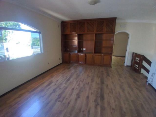 Sobrado para Aluguel com 3 quartos, 260 m² por R$ 4.000