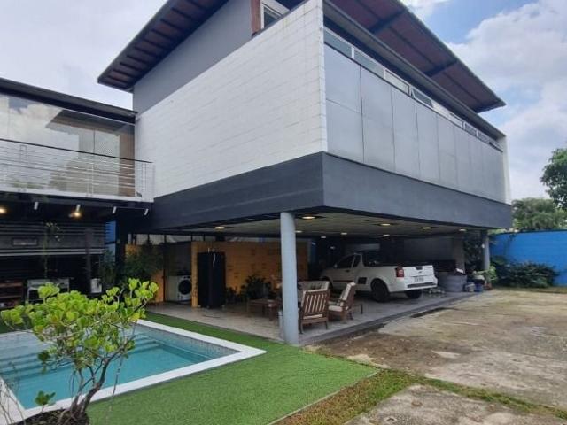 Sobrado para Aluguel com 3 quartos, 325 m² por R$ 11.000
