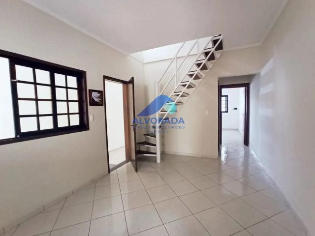 Sobrado para Aluguel com 3 quartos, 96 m² por R$ 3.600