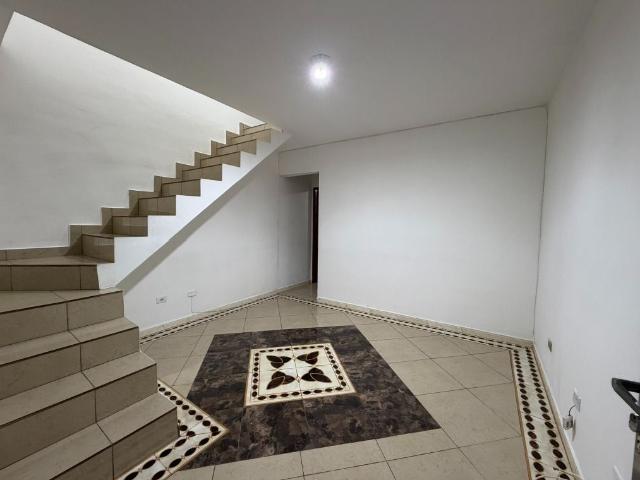 Sobrado para Aluguel com 2 quartos, 63 m² por R$ 1.900