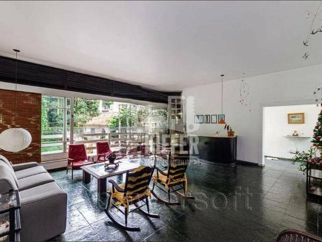 Sobrado para Aluguel com 4 quartos, 180 m² por R$ 18.000