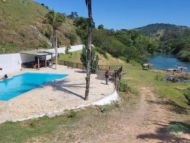 Sobrado para Aluguel com 4 quartos, 10000 m² por R$ 15.000