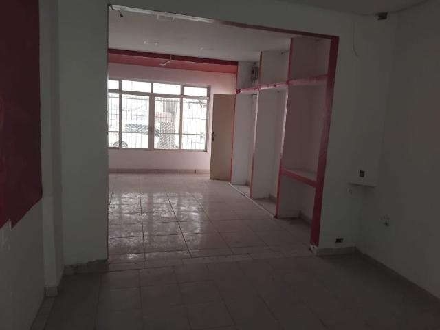 Sobrado para Aluguel com 4 quartos, 240 m² por R$ 5.000