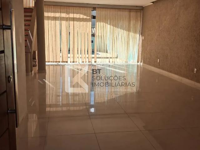Sobrado para Aluguel com 4 quartos, 263 m² por R$ 6.500
