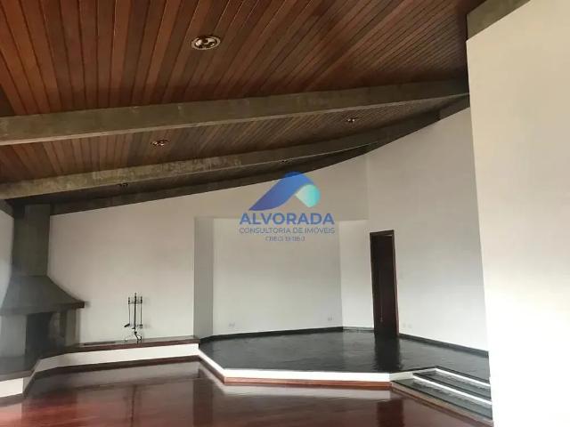 Sobrado para Aluguel com 4 quartos, 270 m² por R$ 10.000