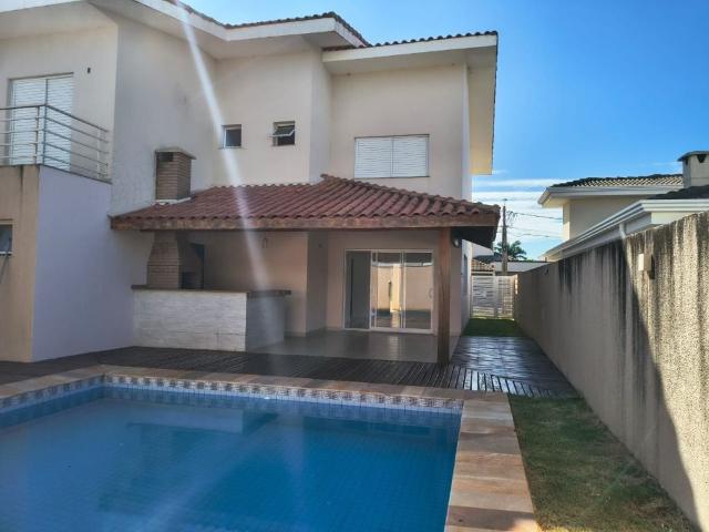 Sobrado para Aluguel com 4 quartos, 220 m² por R$ 6.900