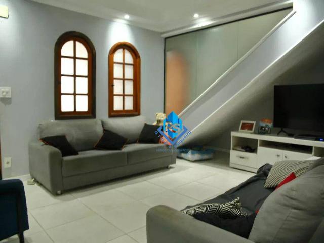 Sobrado para Aluguel com 4 quartos, 230 m² por R$ 4.400