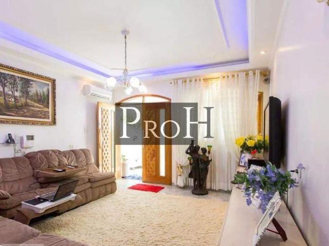 Sobrado para Aluguel com 4 quartos, 350 m² por R$ 9.900