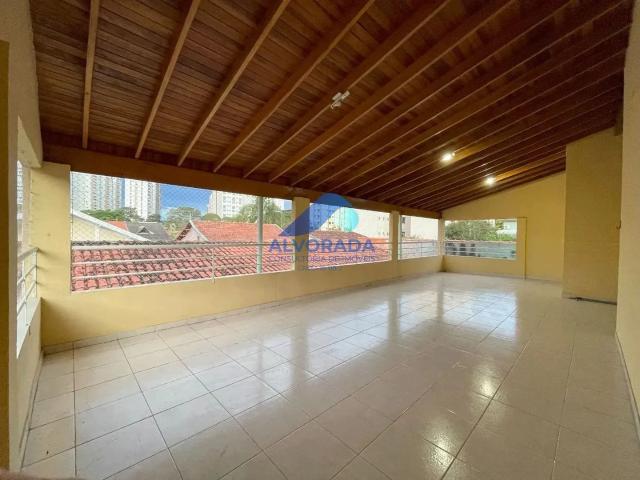 Sobrado para Aluguel com 4 quartos, 370 m² por R$ 8.000