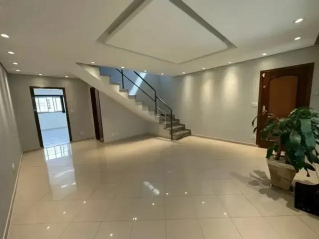 Sobrado para aluguel possui 175 metros quadrados com 3 quartos em Vila Gomes Cardim São Paulo SP