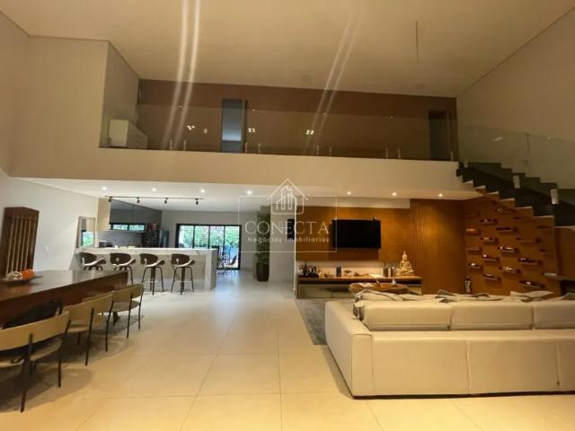 Sobrado para aluguel possui 300 metros quadrados com 3 quartos em Jardim Sul Uberlândia MG