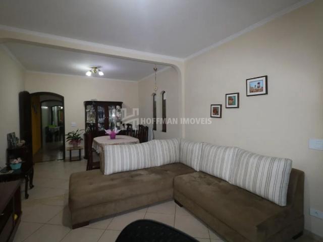 Sobrado para Locação no bairro Cerâmica com 3 dormitórios, 3 suítes e 6 vagas. REF. HI15474