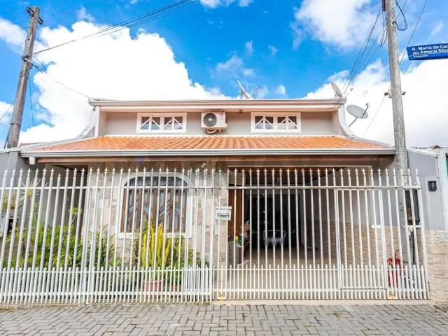 Sobrado para locação com 3 quartos, 1 suíte, 2 vagas de garagem no Pinheirinho