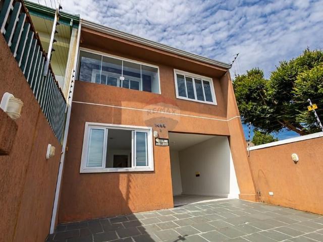 Sobrado para locação com 3 Quartos 1 Suíte Semimobiliado, 3 Vagas, Hauer, Curitiba R$ 3.350,00