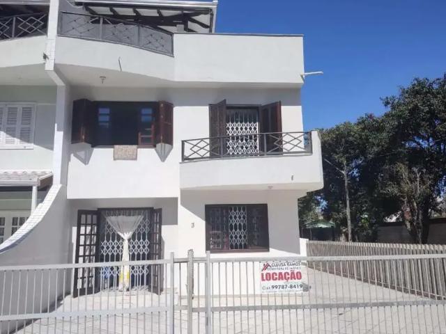 Sobrado para Temporada em Guaratuba, Centro, 3 dormitórios, 1 suíte, 3 banheiros, 3 vagas