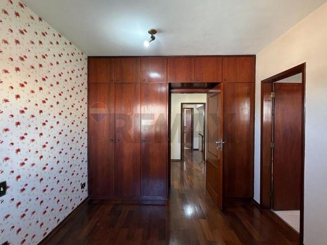 Sobrado para uso residencial ou comercial com 4 Suítes, 6 vagas de Garagem e 2 Churrasqueiras na Vila Zelina!