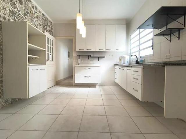Sobrado para venda,3 dormitorios,1 suite,1lavabo,2 banheiros,proximo da lins,feiras, farmacias,trans