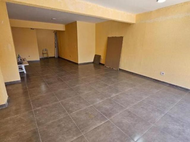 Sobrado para venda, com vaga de garagem. 300m²