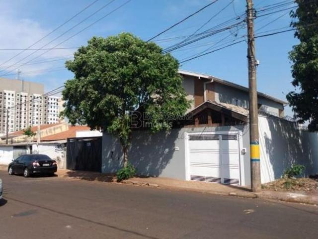 Sobrado para venda com 03 quartos sendo um suite na Vila Melhado, Araraquara, SP 149,33 m2 de area