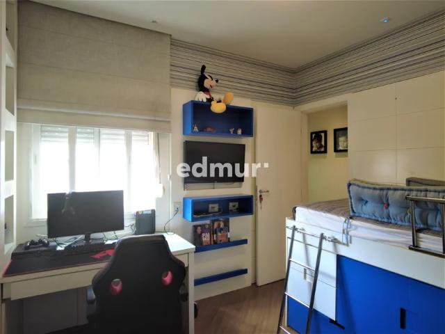 SOBRADO para VENDA com 262m² no bairro Jardim Santo Antônio com 3 quartos e 5 vagas. Santo André, SP