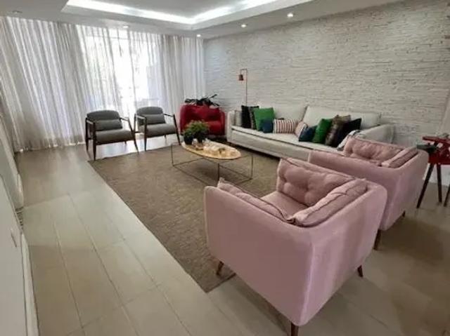 Sobrado para venda com 276 metros quadrados com 4 quartos