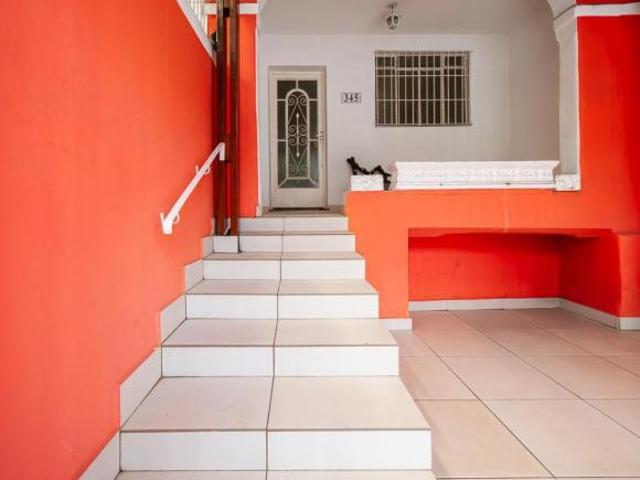 Sobrado para venda com 2 quartos, sendo 1 suíte, 195m²