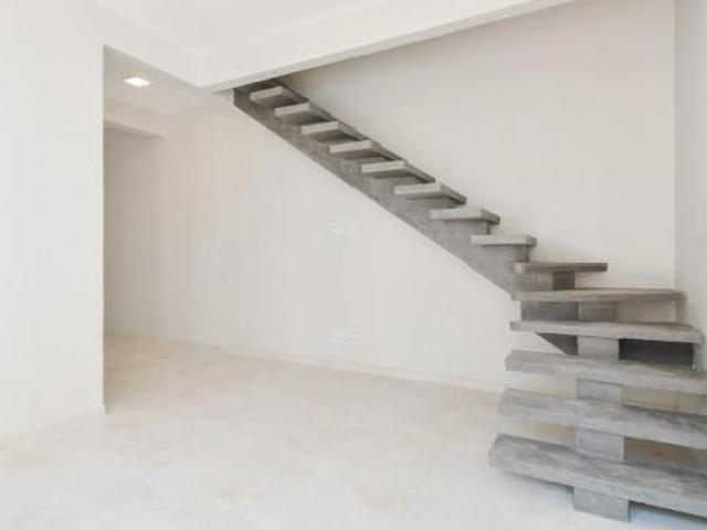 Sobrado para venda com 2 quartos, sendo 2 suítes, 93m²