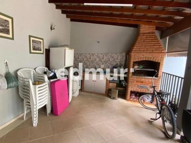 SOBRADO para VENDA com 310m² no bairro Vila Camilópolis com 3 quartos e 6 vagas. Santo André, SP