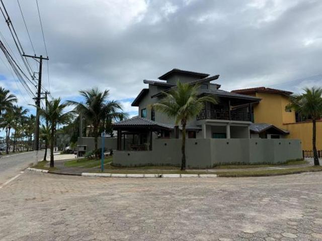 Sobrado para venda com 3 dormitórios e piscina no Condomínio Morada da Praia
