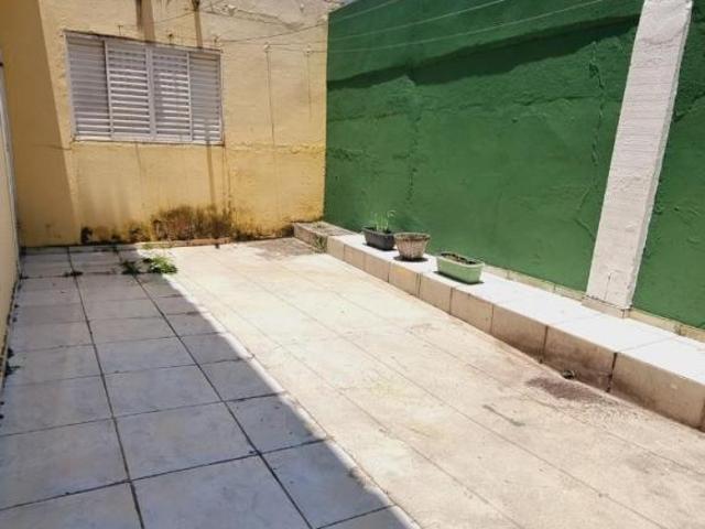 Sobrado para venda, com 3 dormitórios, sendo 1 suíte, quintal, 3 vagas de garagem, próximo ao Carref