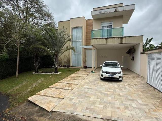 Sobrado para venda com 3 suítes e piscina no Aruã Eco Park Lagos