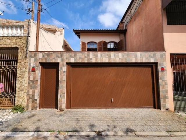 Sobrado para venda com 3 quartos, 208m²