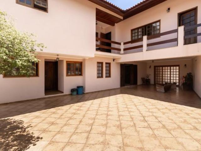 Sobrado para venda com 3 quartos, 248m²
