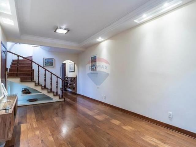 Sobrado para venda com 3 quartos, sendo 1 suíte, 180m²