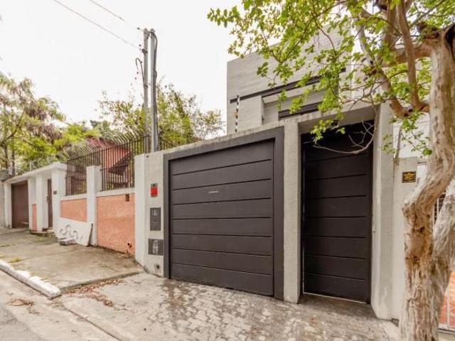 Sobrado para venda com 3 quartos, sendo 1 suíte, 136m²