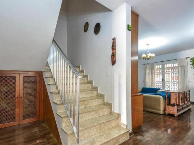 Sobrado para venda com 3 quartos, sendo 1 suíte, 242m²