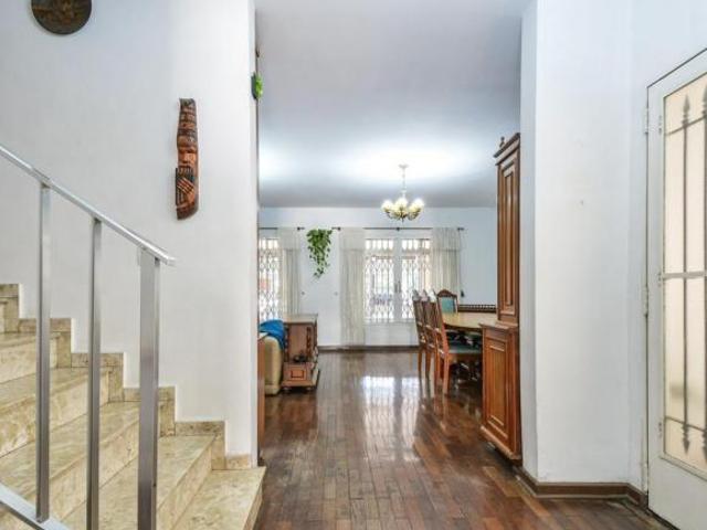 Sobrado para venda com 3 quartos, sendo 1 suíte, 242m²