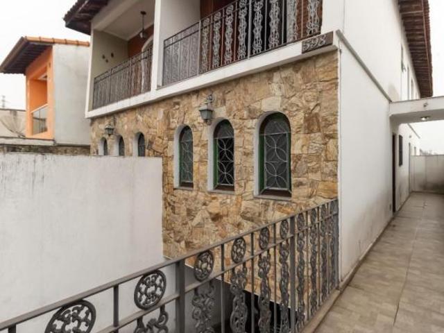 Sobrado para venda com 3 quartos, sendo 1 suíte, 210m²