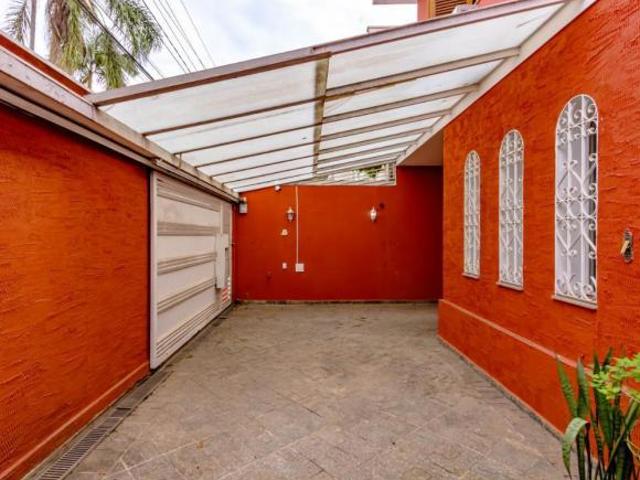 Sobrado para venda com 3 quartos, sendo 1 suíte, 214m²