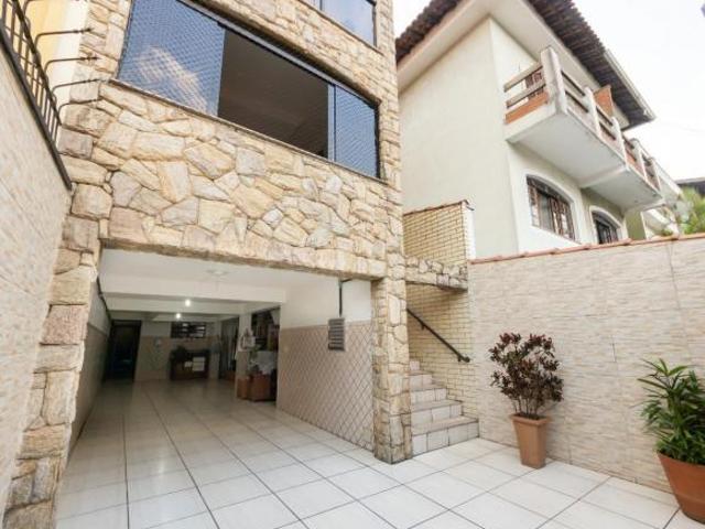 Sobrado para venda com 3 quartos, sendo 1 suíte, 224m²