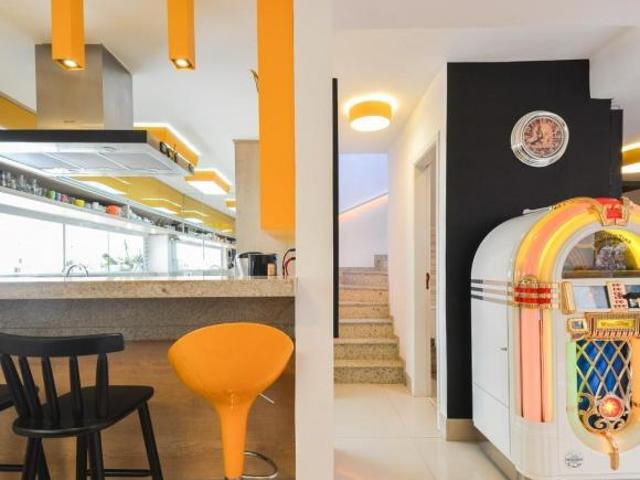 Sobrado para venda com 3 quartos, sendo 3 suítes, 98m²