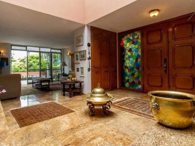 Sobrado para venda com 4 quartos, 624m²